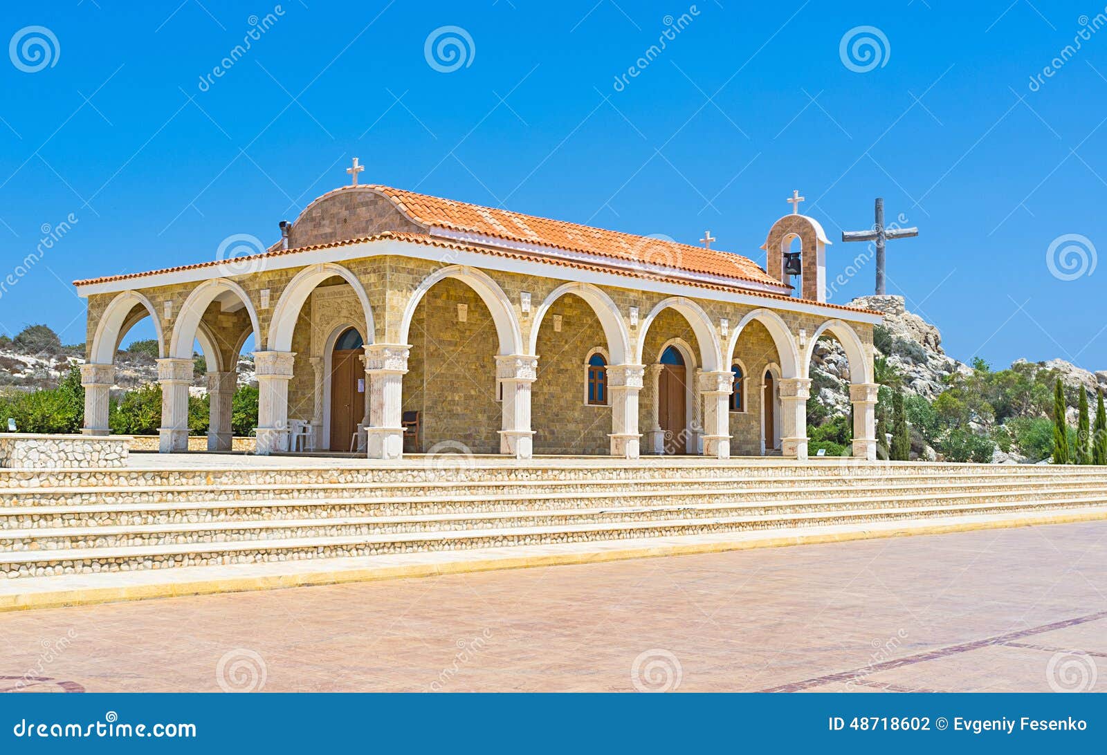 A capela moderna foto de stock. Imagem de marco, sino - 48718602