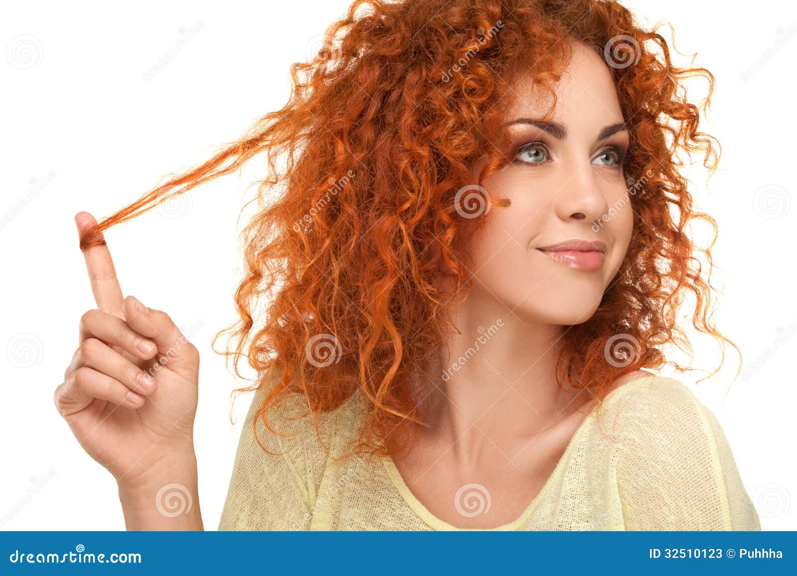 Capelli Rossi. Bella Donna Con Capelli Ricci. Immagine Stock - Immagine ...