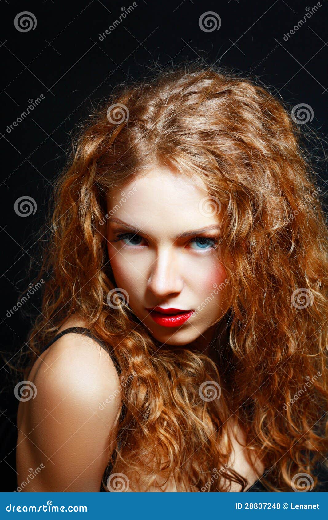 Capelli Rossi Ricci Della Ragazza Fotografia Stock - Immagine di lusso ...