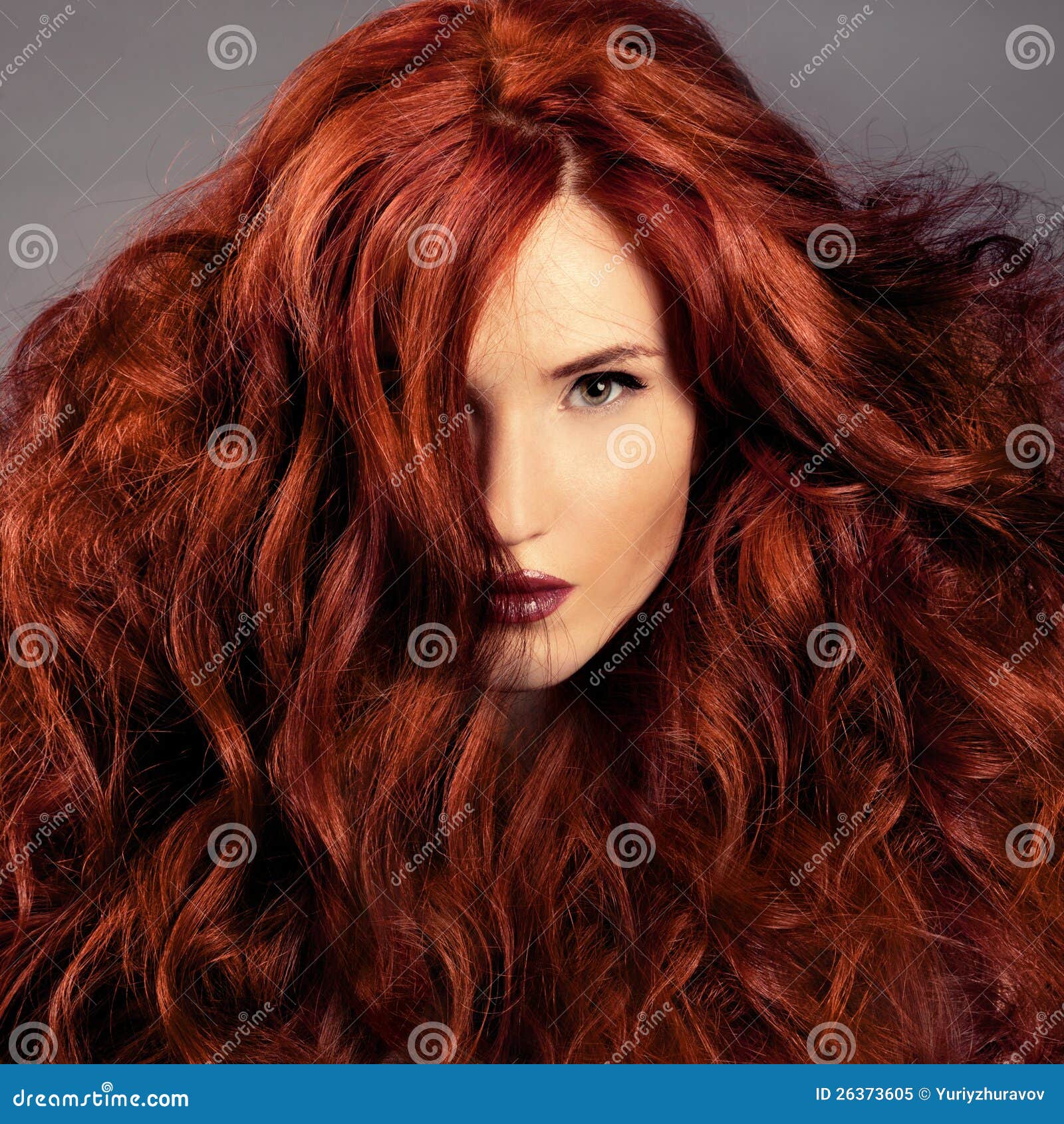 Capelli Rossi. Ritratto Della Ragazza Di Modo Immagine Stock - Immagine ...