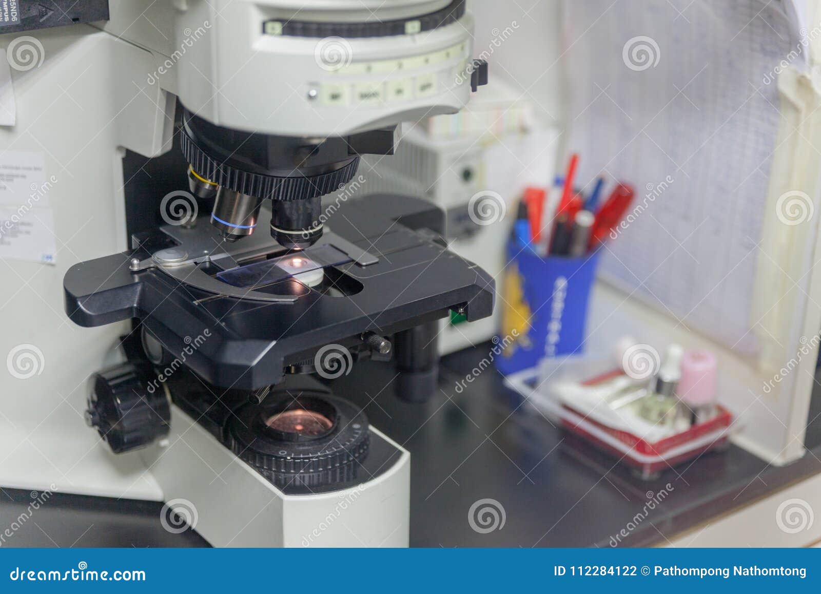 Capilla Del Humo Del Equipo De Laboratorio Foto de archivo - Imagen de ...