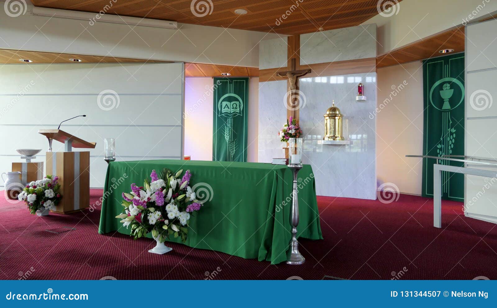 Capilla Religiosa O Funeraria Para El Funeral Imagen de archivo ...