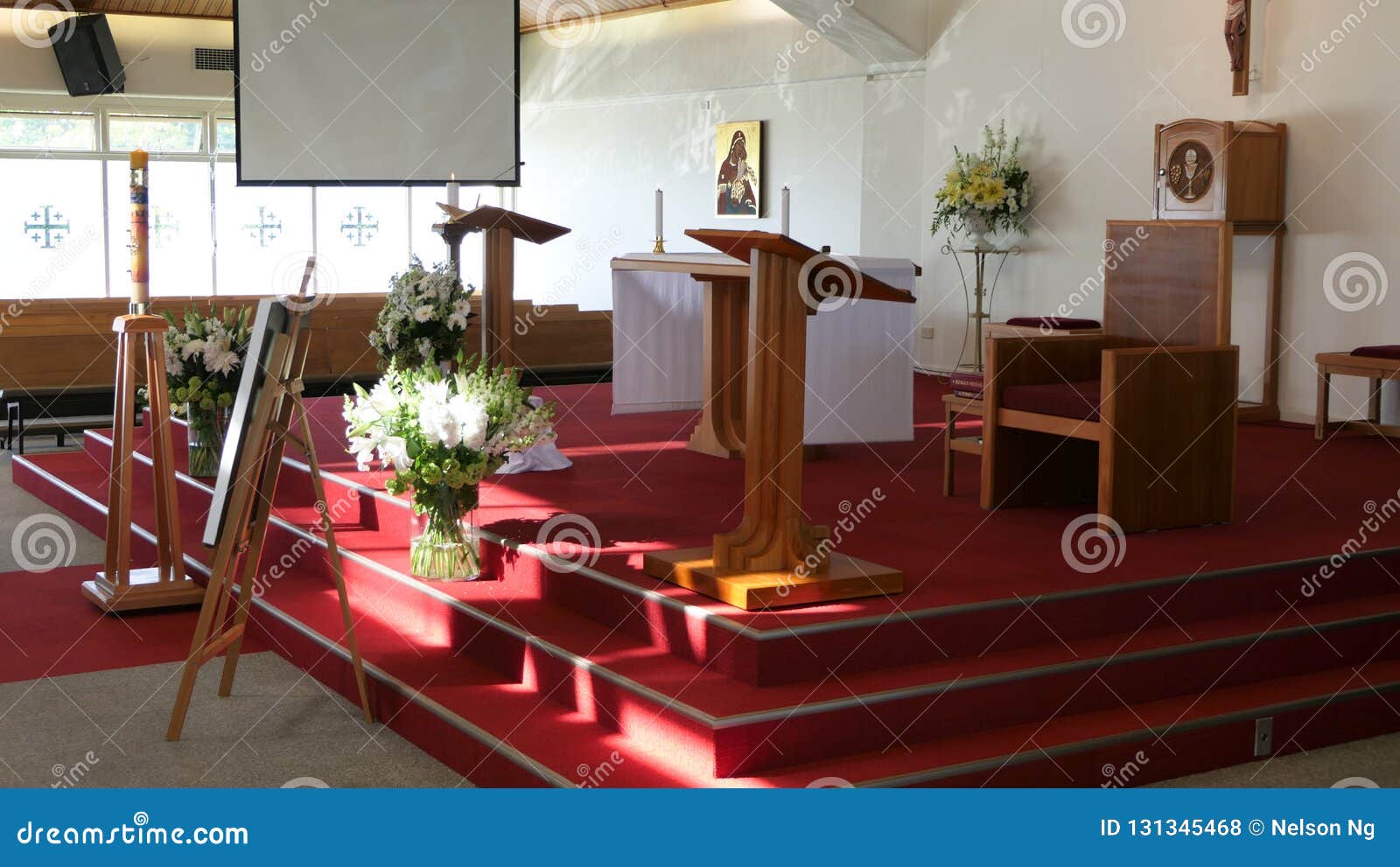 Capilla Religiosa O Funeraria Para El Funeral Foto de archivo - Imagen ...