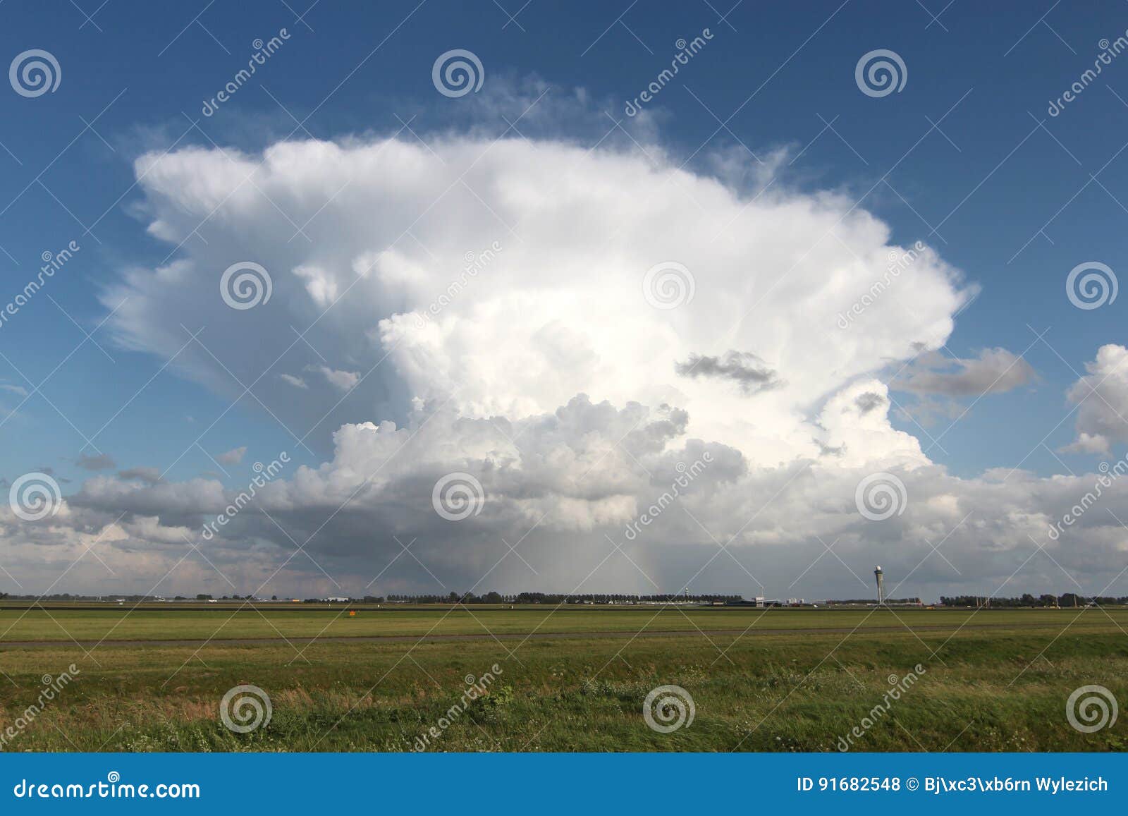 Capillatus del cumulonembo fotografia stock. Immagine di fenomeno ...
