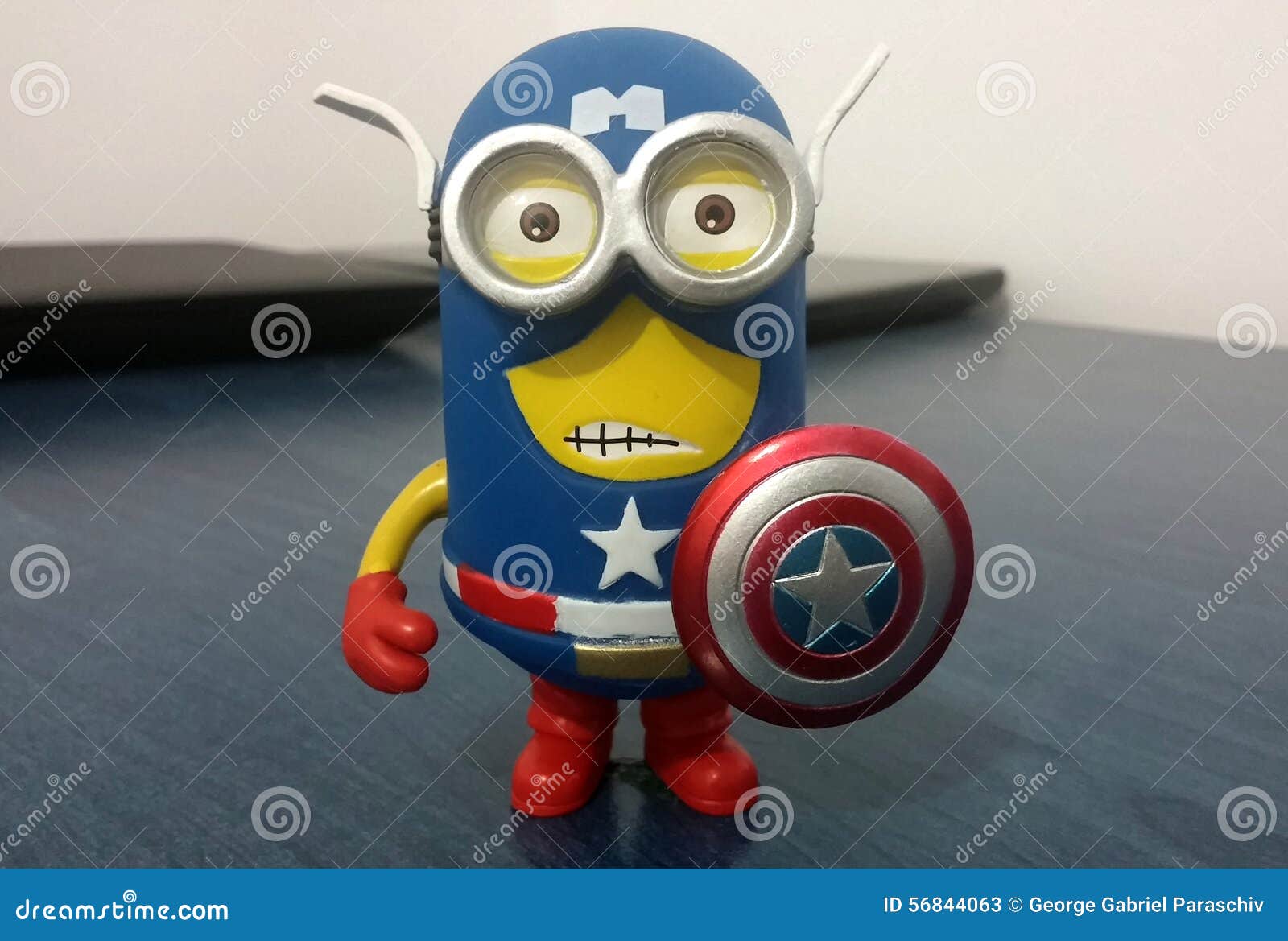 Capitaine America Minion photo stock éditorial. Image du étoile - 56844063