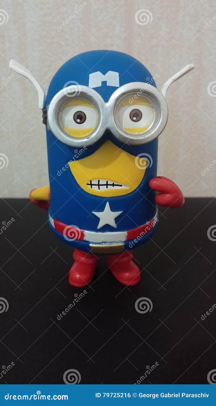 Capitaine America Minion photo éditorial. Image du something - 79725216