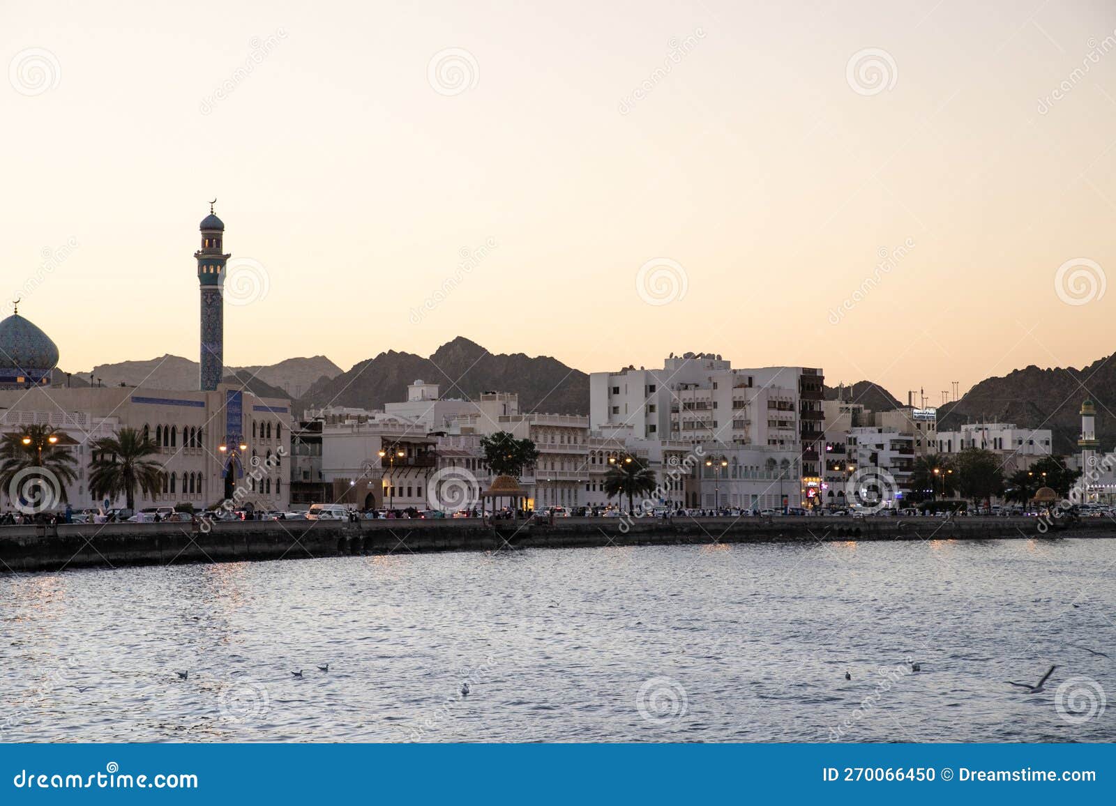 Capitale muscat d'oman photo stock. Image du littoral - 270066450