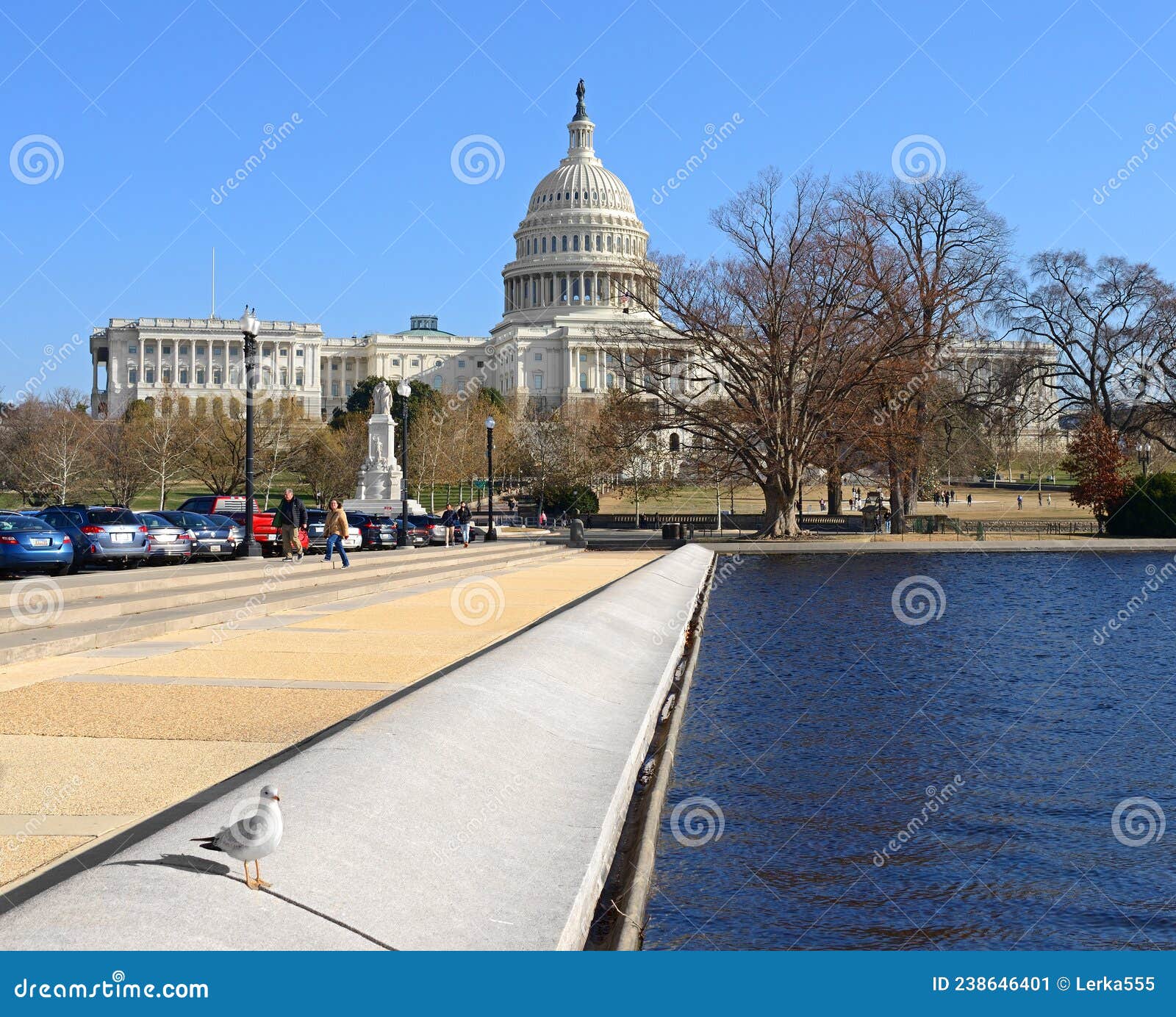 Capitol Reflecting Pool at Eastern End of National Mall in Washington ...