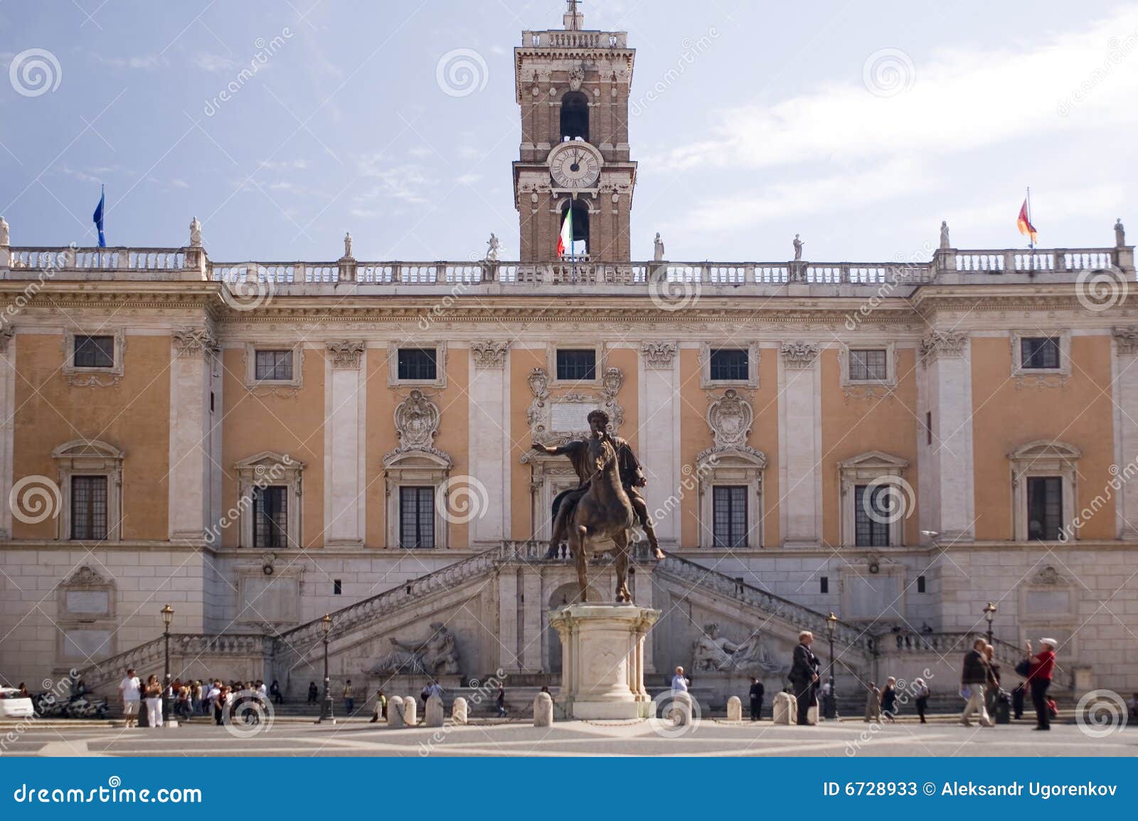Capitolio Con La Torre En Roma Imagen de archivo - Imagen de edificio ...