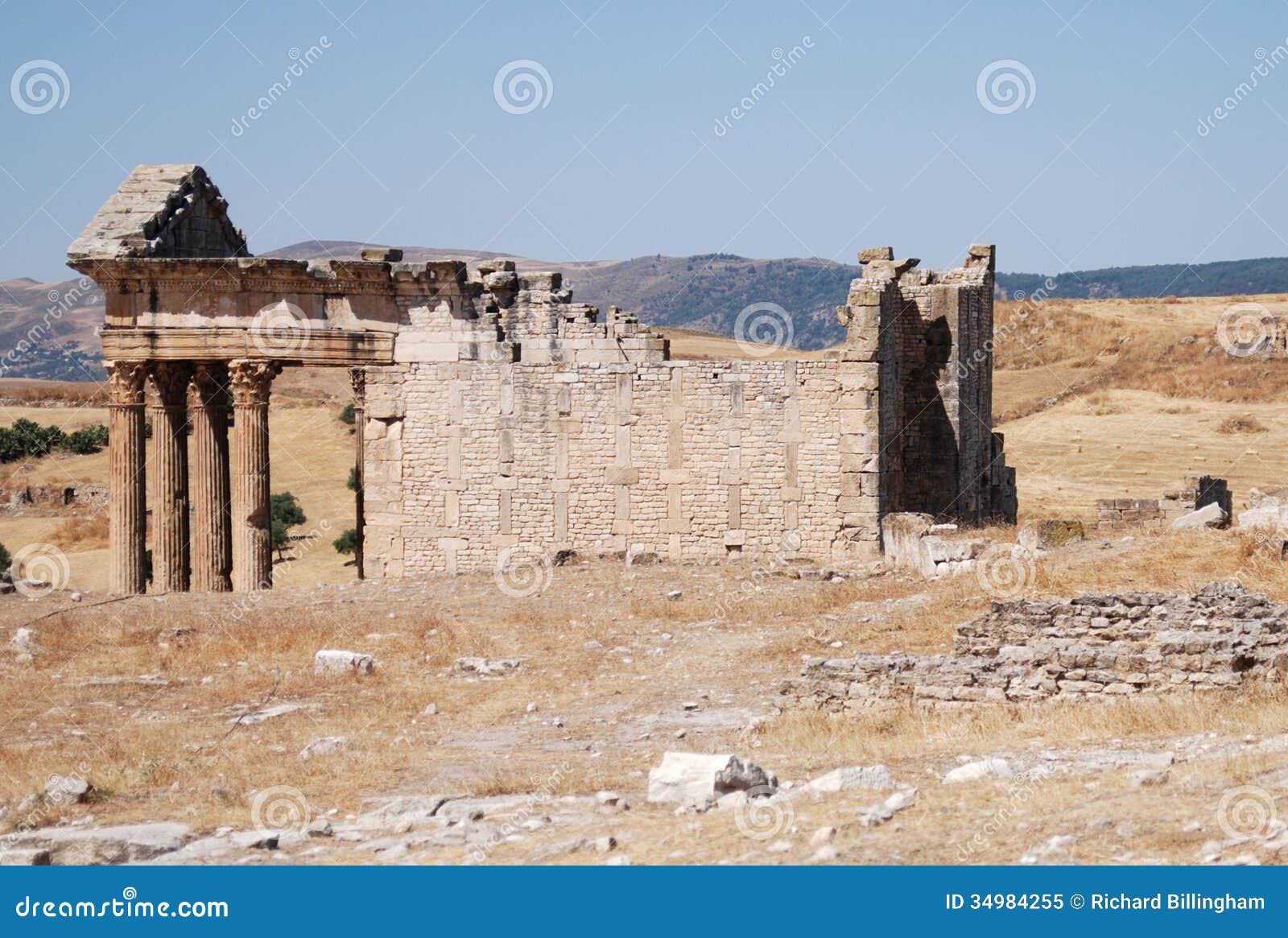 Capitool, Dougga Oud Roman City, Turkije Stock Afbeelding - Image of ...