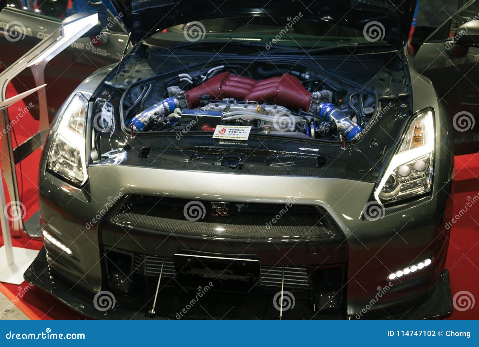 Capot Ouvert De Voiture De Course De Nissan Skyline Photographie ...