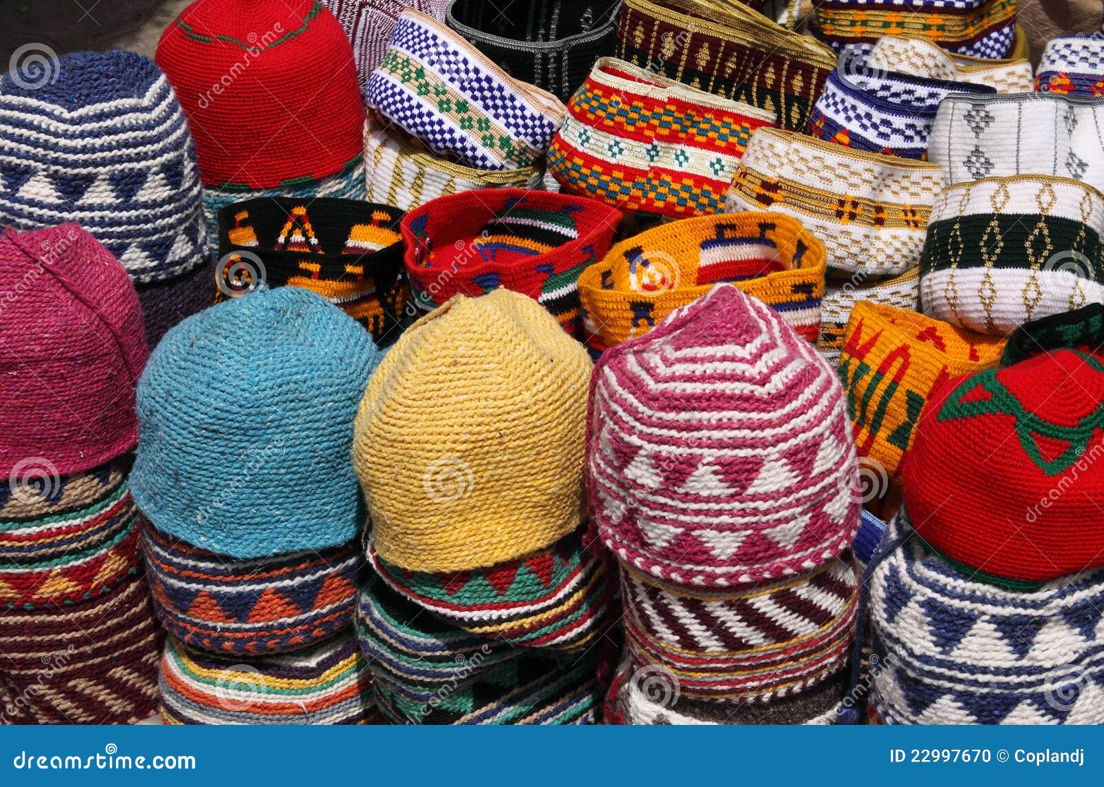 Cappelli Marocchini Lavorati a Maglia Variopinti Fotografia Stock ...