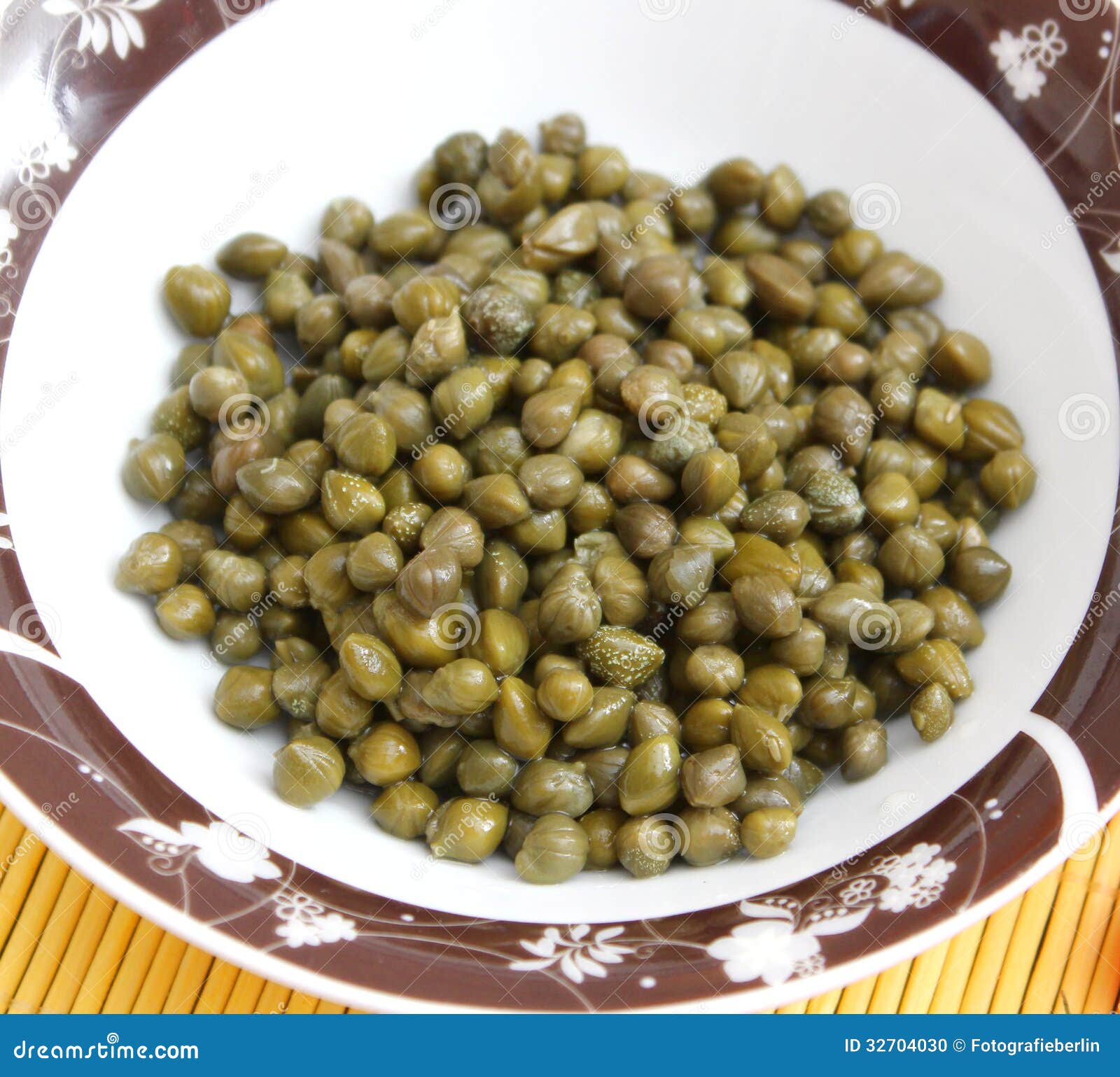 Capperi freschi fotografia stock. Immagine di verdure - 32704030