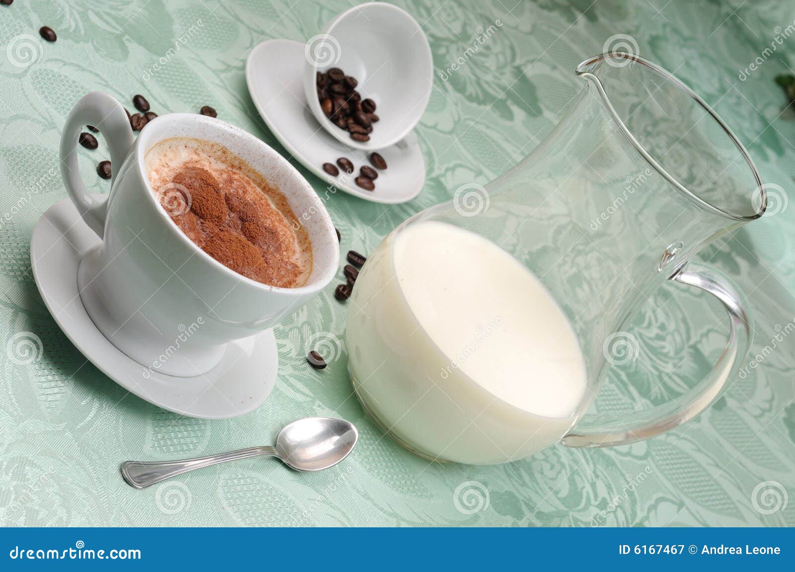 Cappuccino immagine stock. Immagine di fresco, hotel, caffè - 6167467