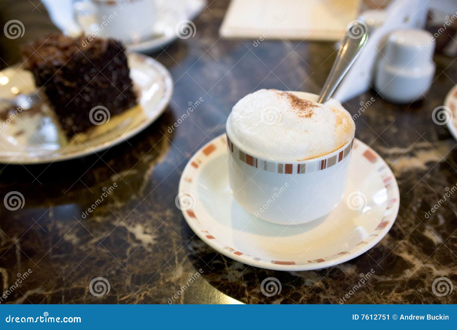 Cappuccino image stock. Image du cappuccino, cuvettes - 7612751