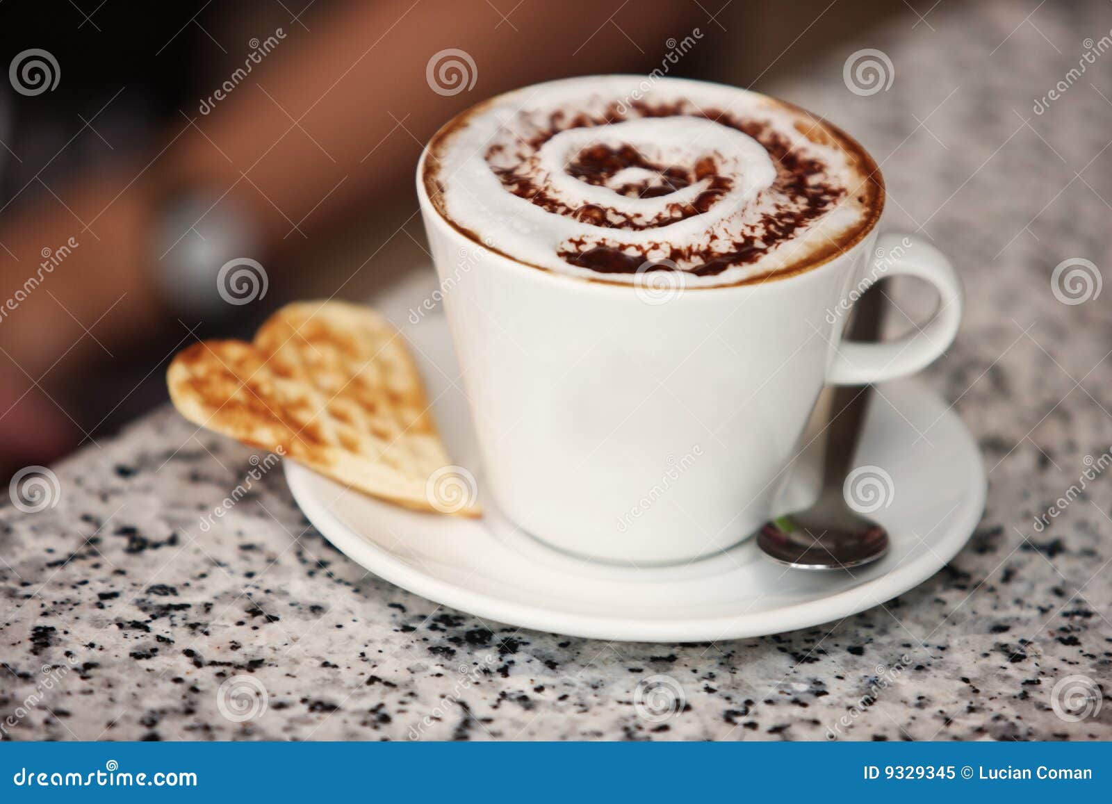 Cappuccinocup stockbild. Bild von frühstück, nahrung, oblate - 9329345
