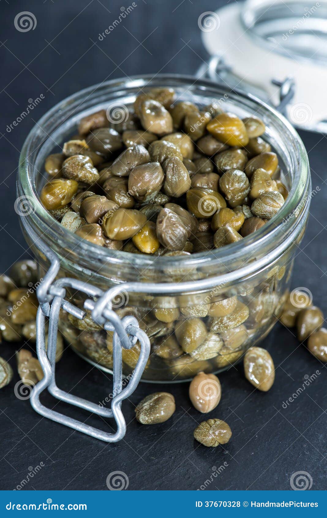 Capres photo stock. Image du cuisine, objets, apéritifs - 37670328