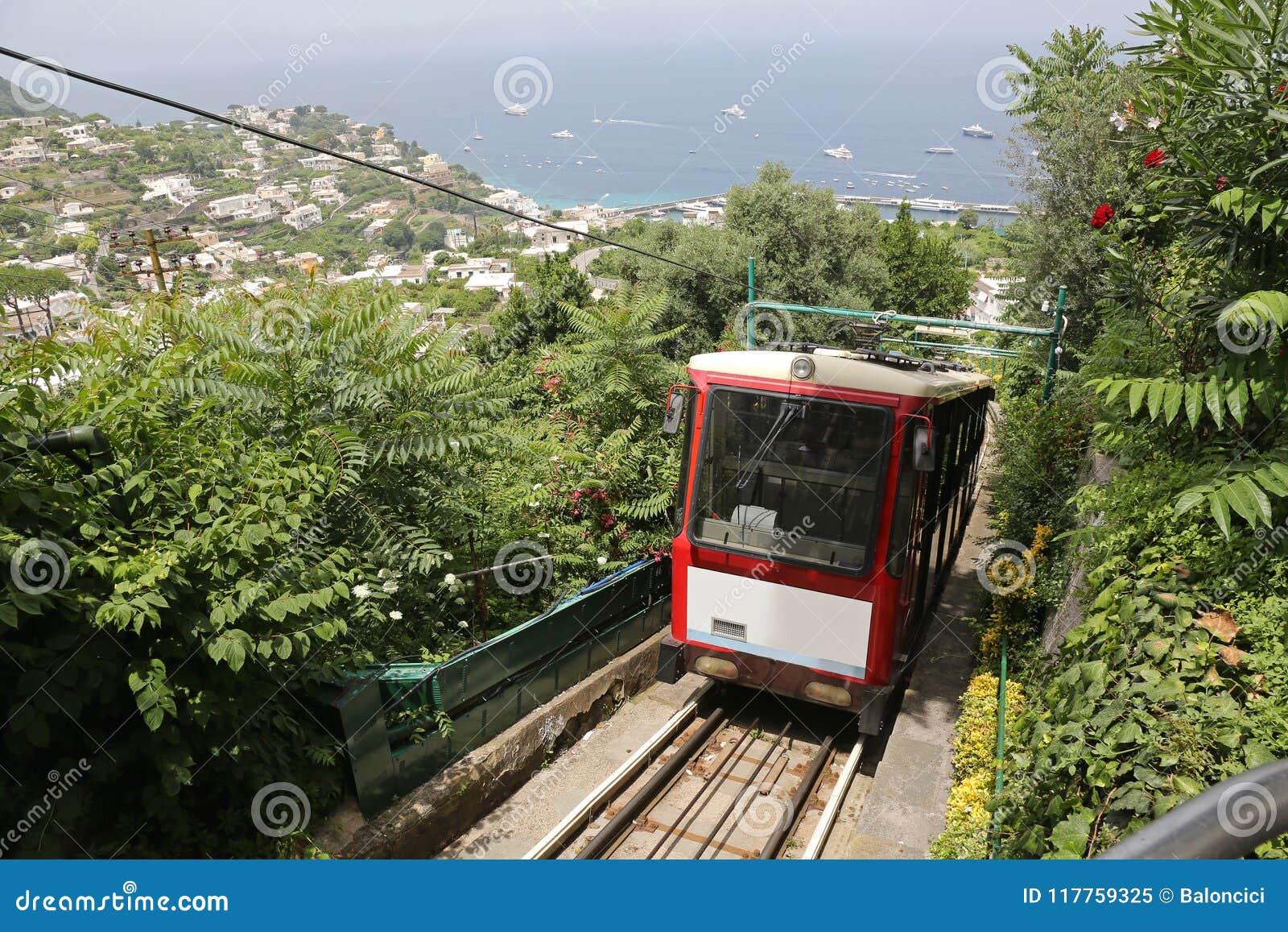 Capri funiculaire image stock. Image du italie, ligne - 117759325