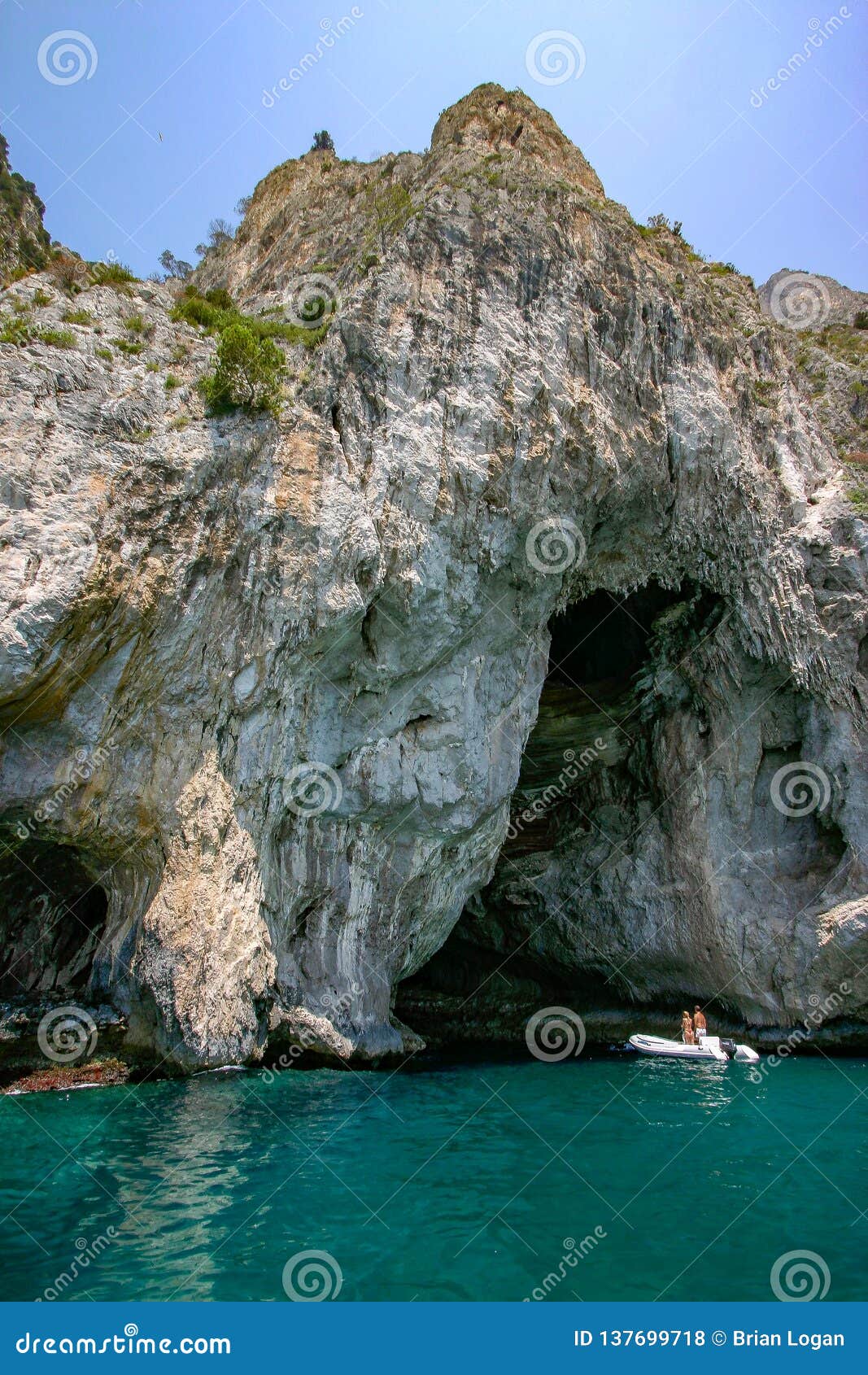 Capri, Italia - gruta azul foto de archivo editorial. Imagen de cueva ...