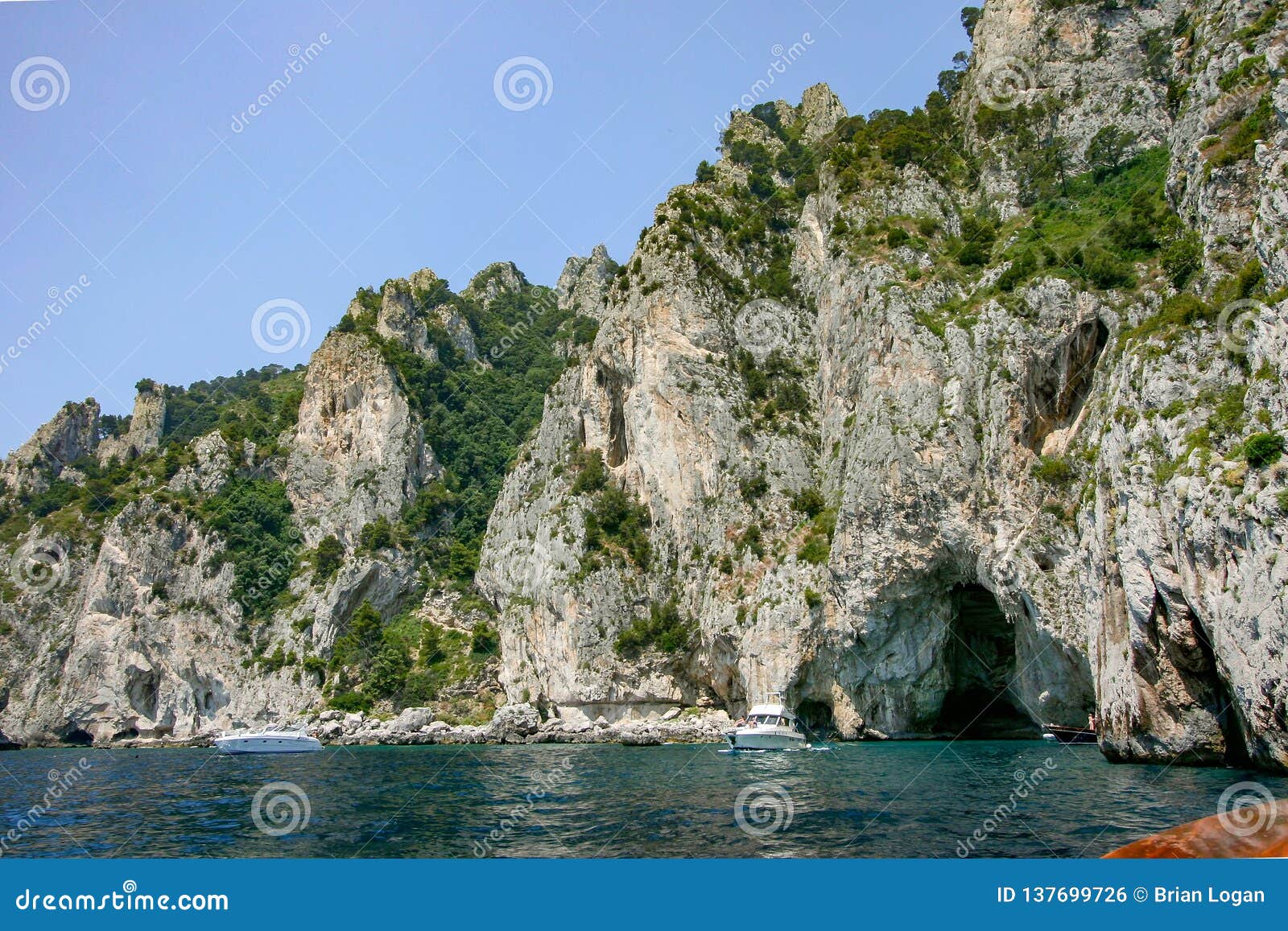 Capri, Italia - La Gruta Azul Foto editorial - Imagen de belleza, capri ...