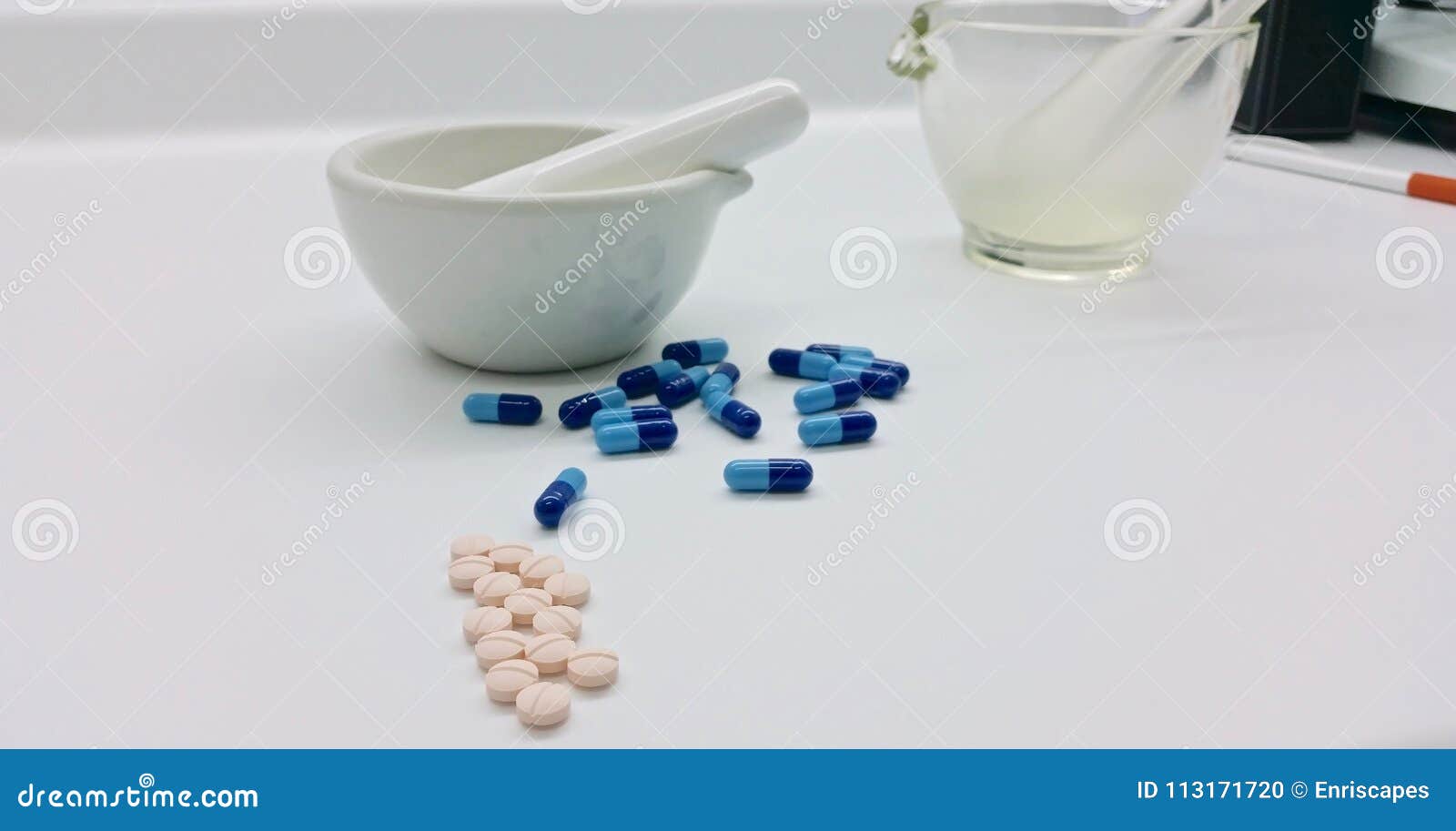 Capsule E Composto Delle Compresse Fotografia Stock - Immagine di ...