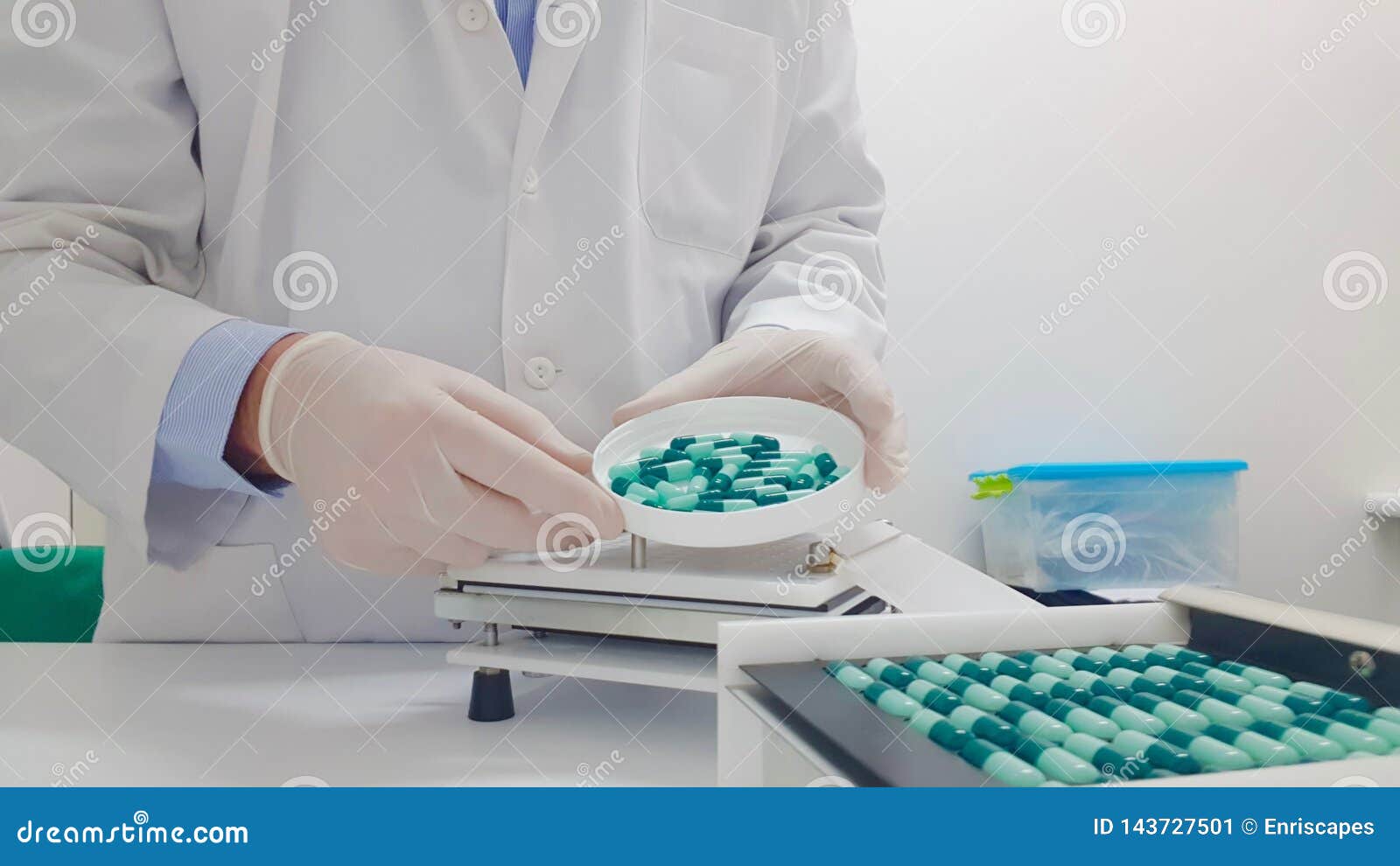 Capsule making machine stock image. Image of vitamin - 143727501