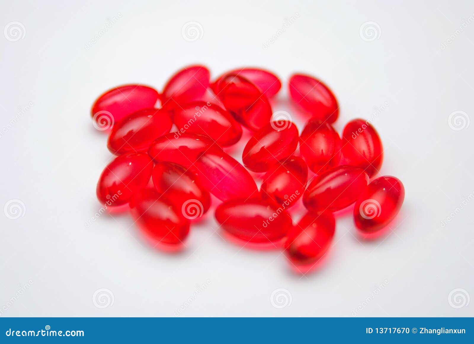 Capsule molli rosse fotografia stock. Immagine di commercio - 13717670