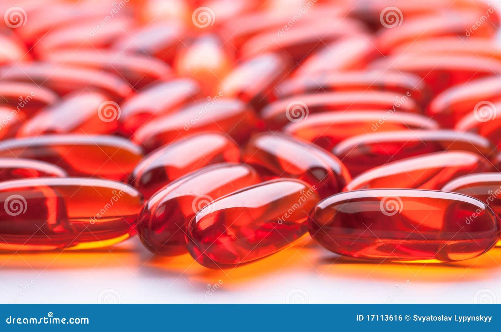 Capsules Rouges Sur Le Fond Blanc Photo stock - Image du sain, calmeur ...