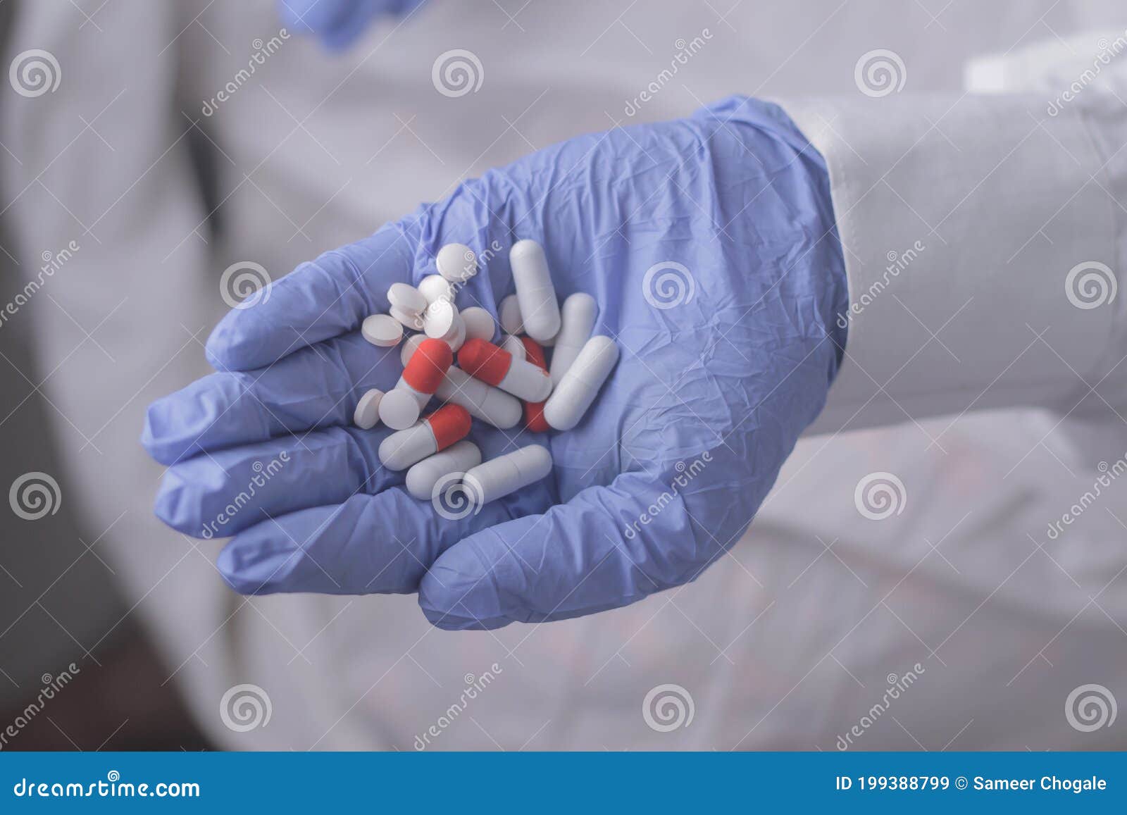 Capsules and Tablets in Hand Stock Photo Stock Image - Image of science ...