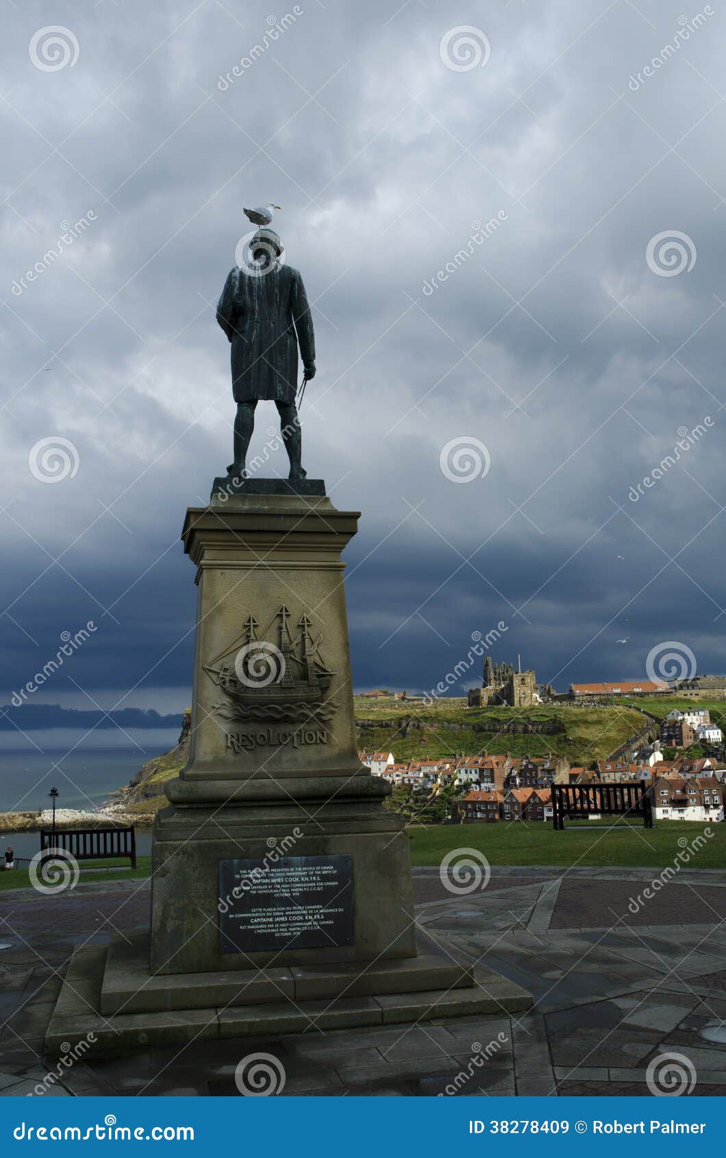 Captain Cook Statue, Whitby Stock Image - Image of whitbyabbey ...