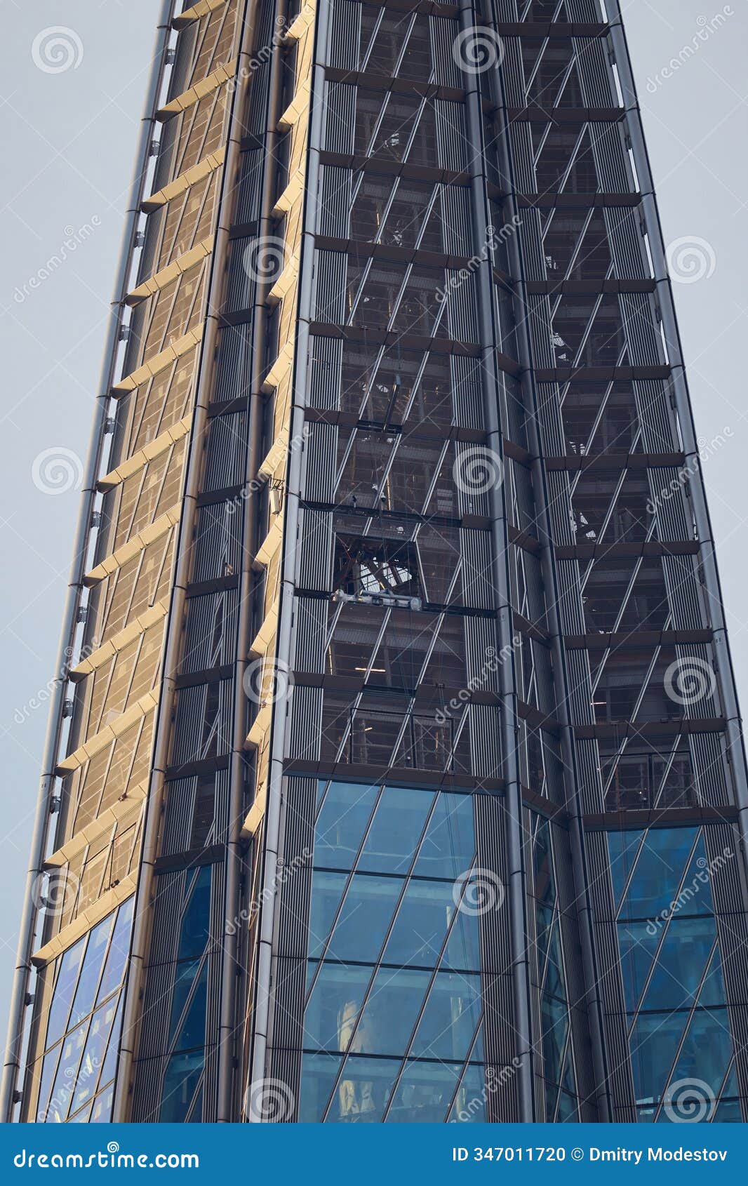 The Impressive Architectural Detail of a Stunningly Modern Skyscraper ...