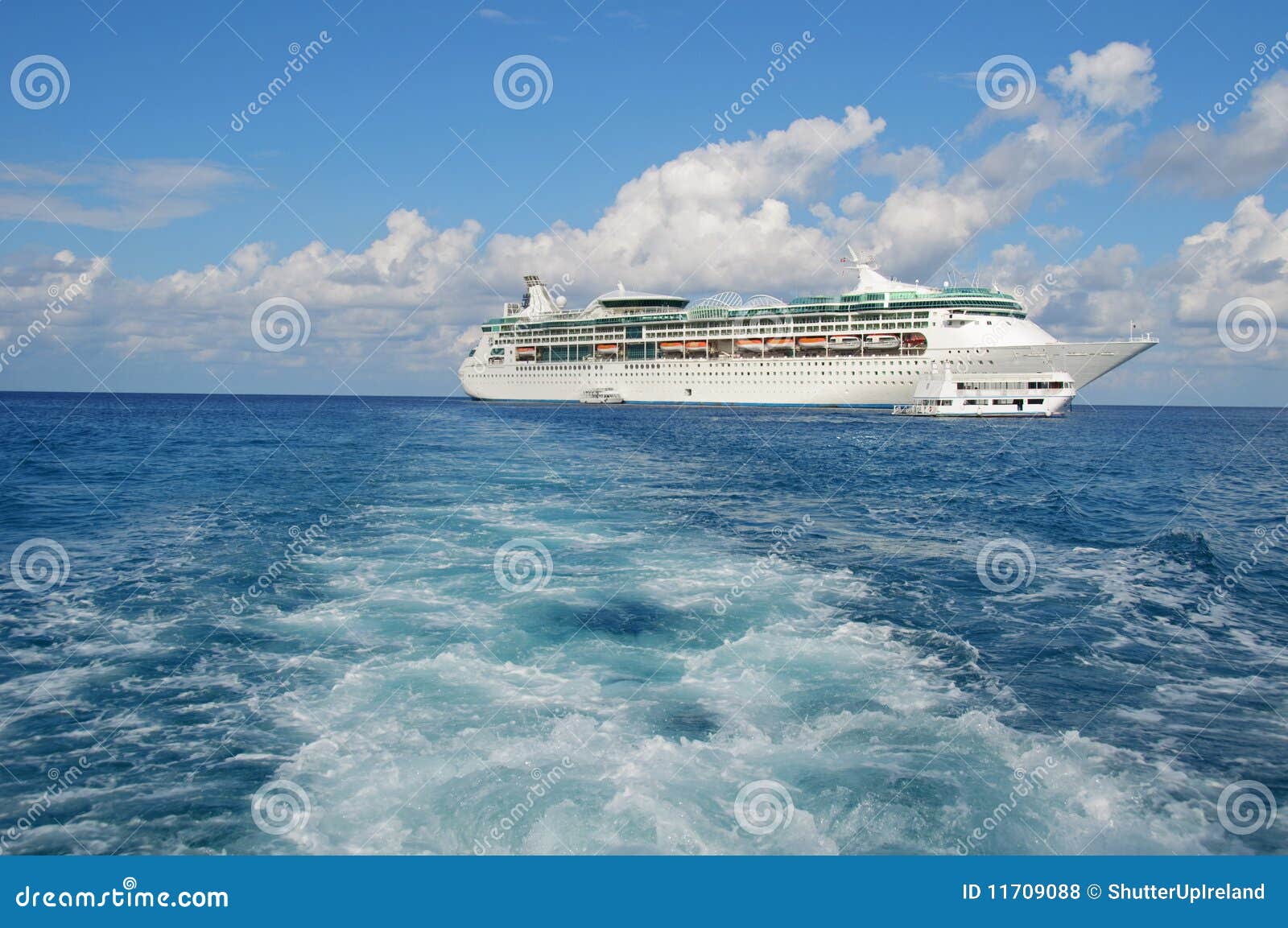 Capture of a Ocean Liner Ship Stock Photo - Image of vacation, travel ...