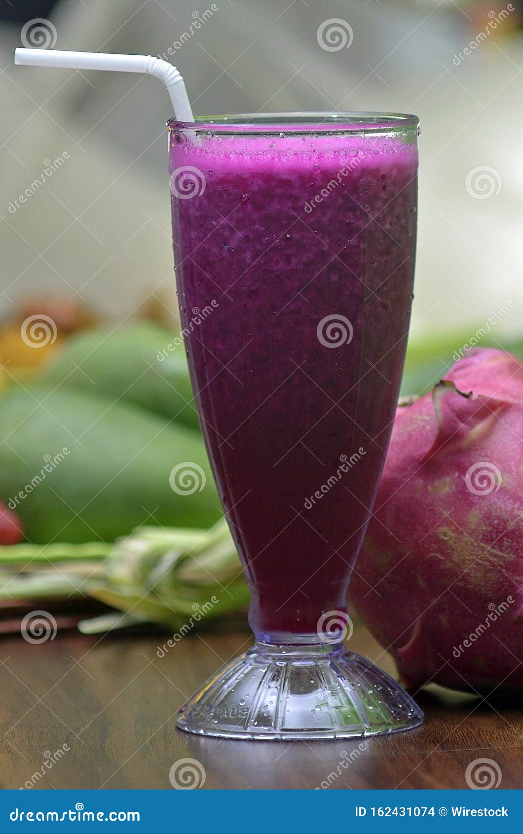 Capture Verticale D'un Jus De Fruit De Dragon Photo stock - Image du ...