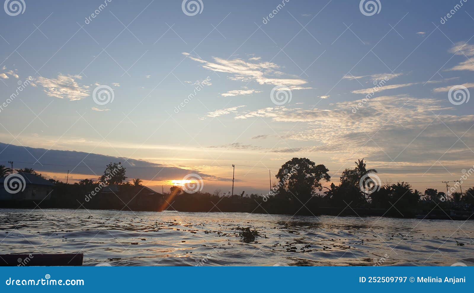 Capturing Beautiful Moments Stock Image - Image of wave, coast: 252509797