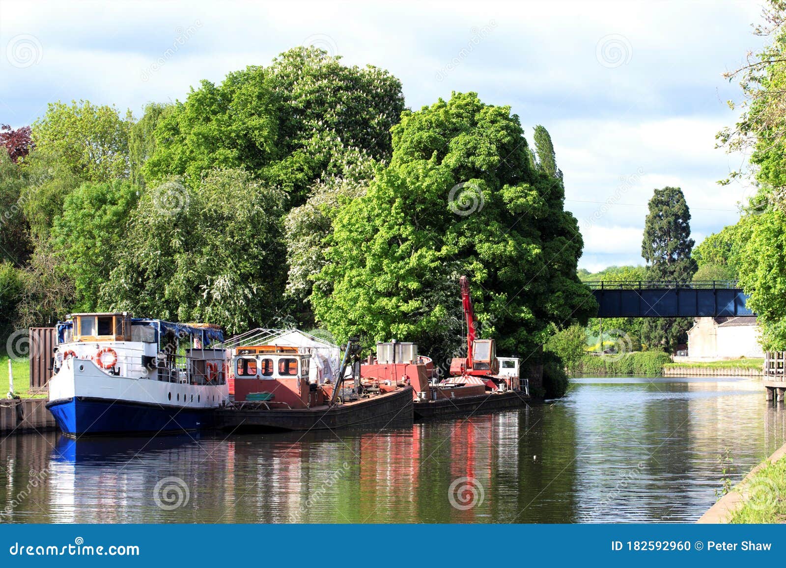 Red, White and Blue Hue, on the River Don, Sprotbrough, Doncaster, in ...