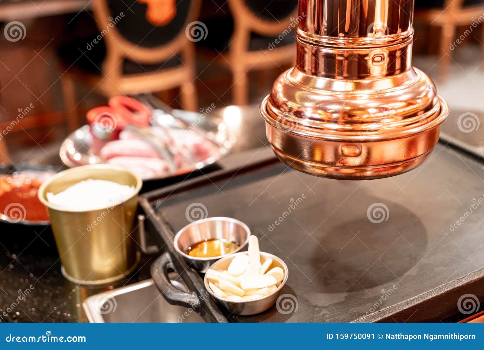 Capucha En Un Restaurante Asador Coreano Imagen de archivo - Imagen de ...