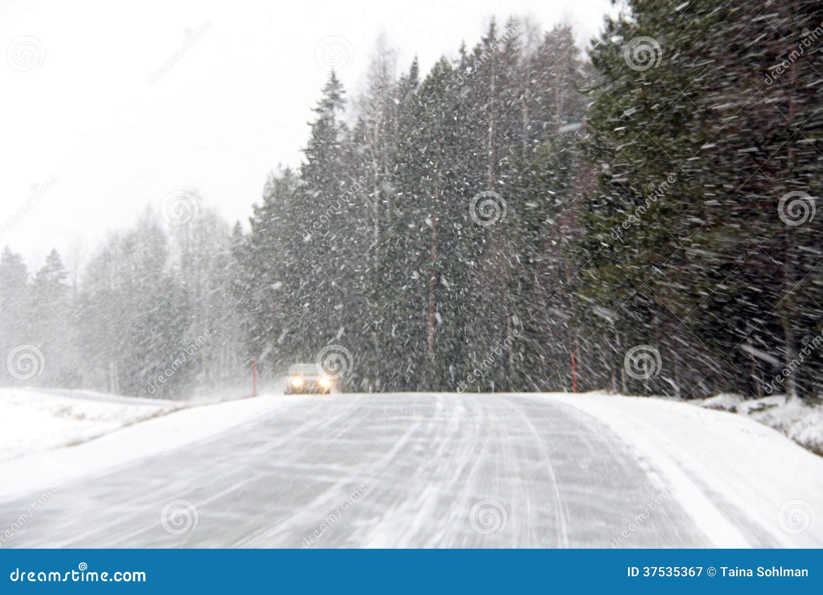 Car in Blizzard stock image. Image of extreme, grey, flakes - 37535367