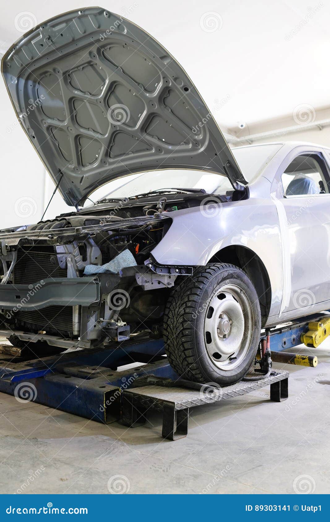 Car in a body shop stock image. Image of industry, lifting - 89303141