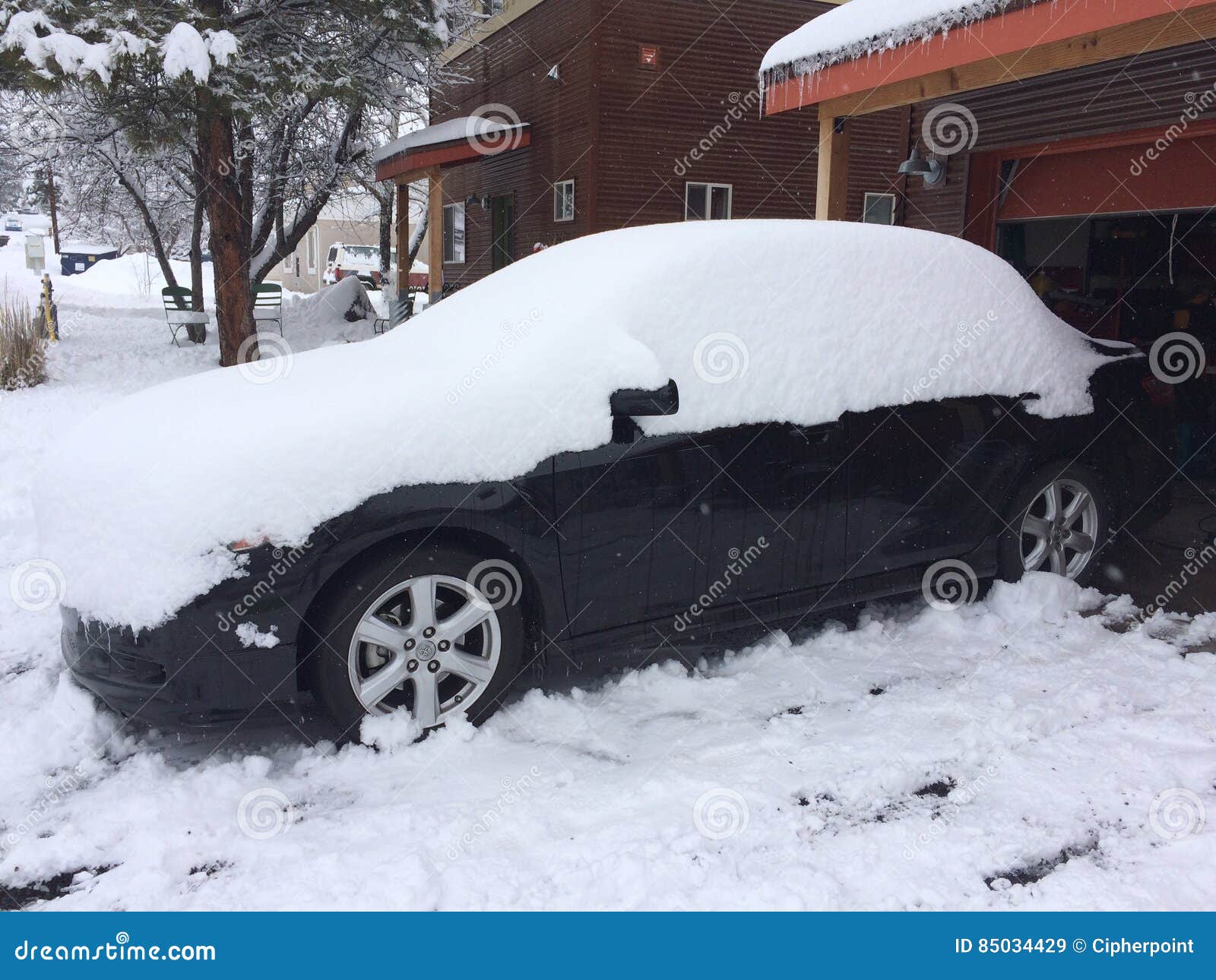 Car covered in snow editorial stock image. Image of vehicle - 85034429