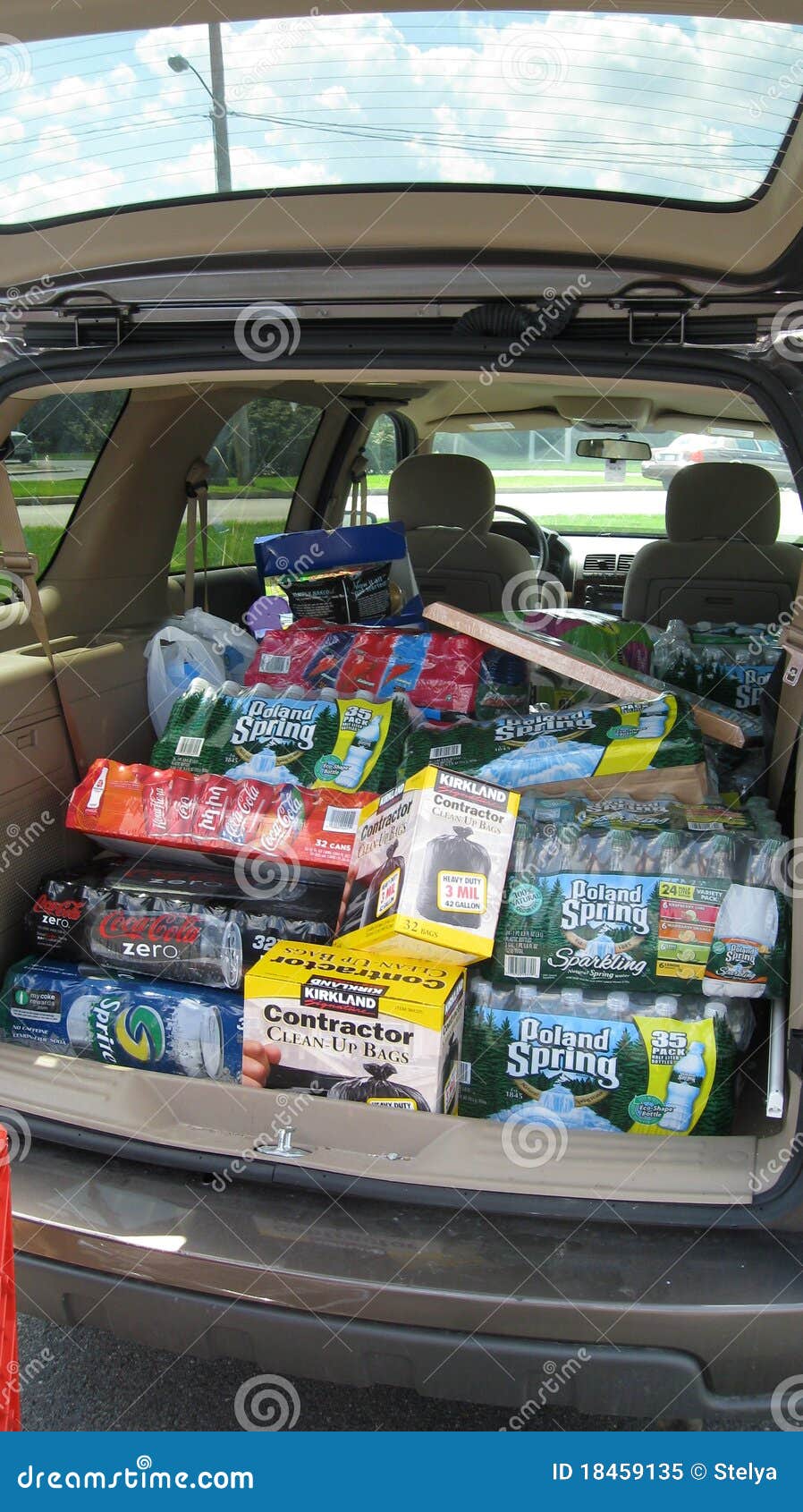 Car Filled with Household Items Editorial Image - Image of minivan ...