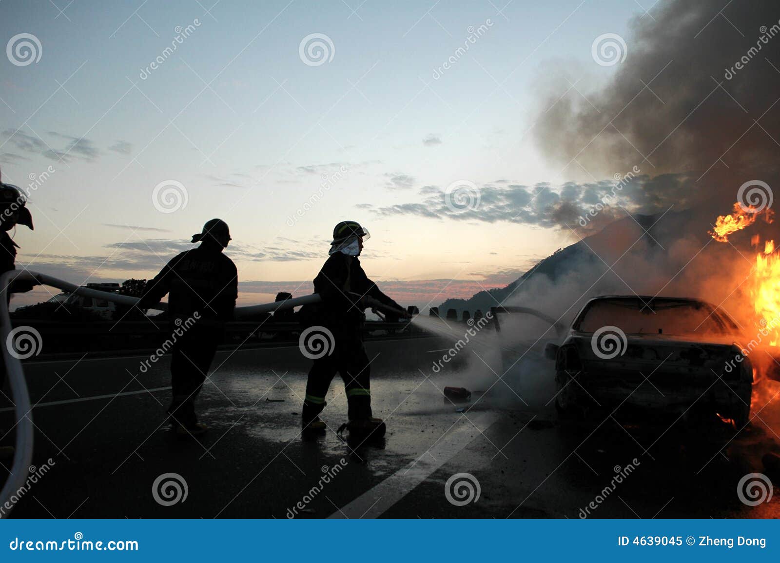 Car fire stock image. Image of firewoman, dusk, catche - 4639045