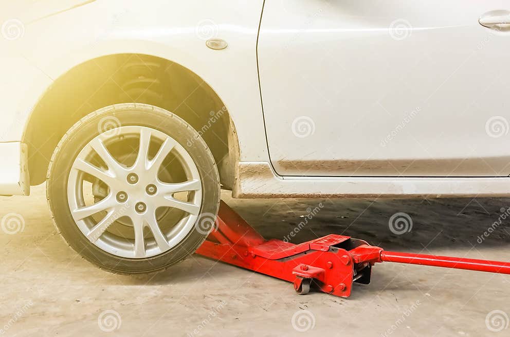 Car fix wheel stock photo. Image of maintenance, hydraulic - 88172366