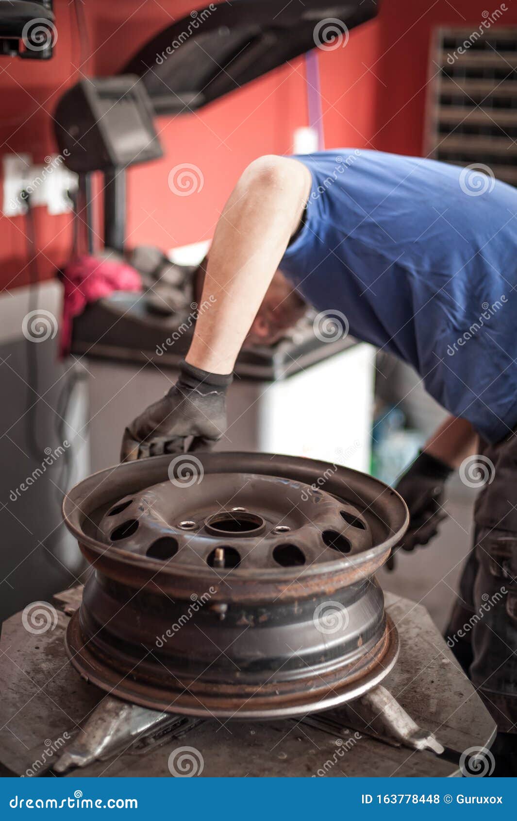 Auto Mechanic Vulcanizer Using Grinding Wheel in Auto Vulcanizing Service Stock Photo - Image of ...