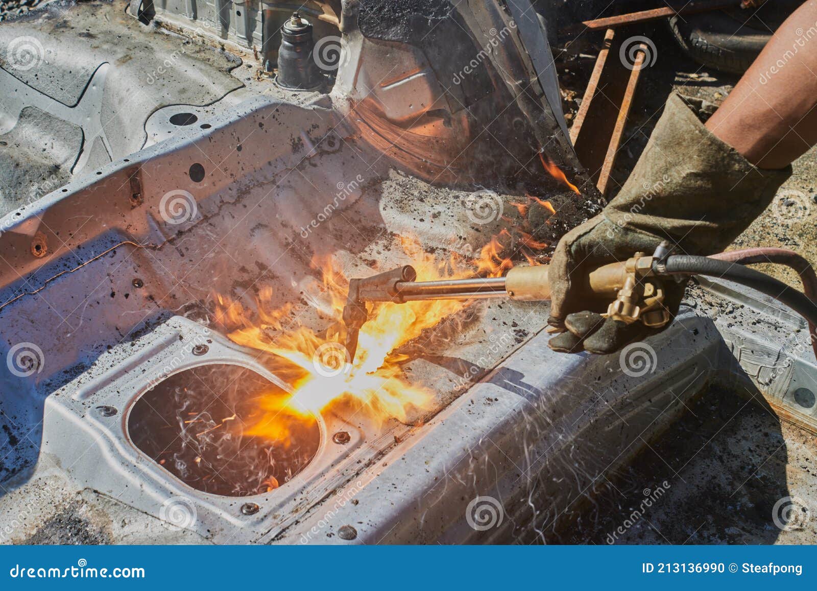 Car Mechanic Cut Car Frame by Oxygen Acetylene Cutting Technique Stock ...