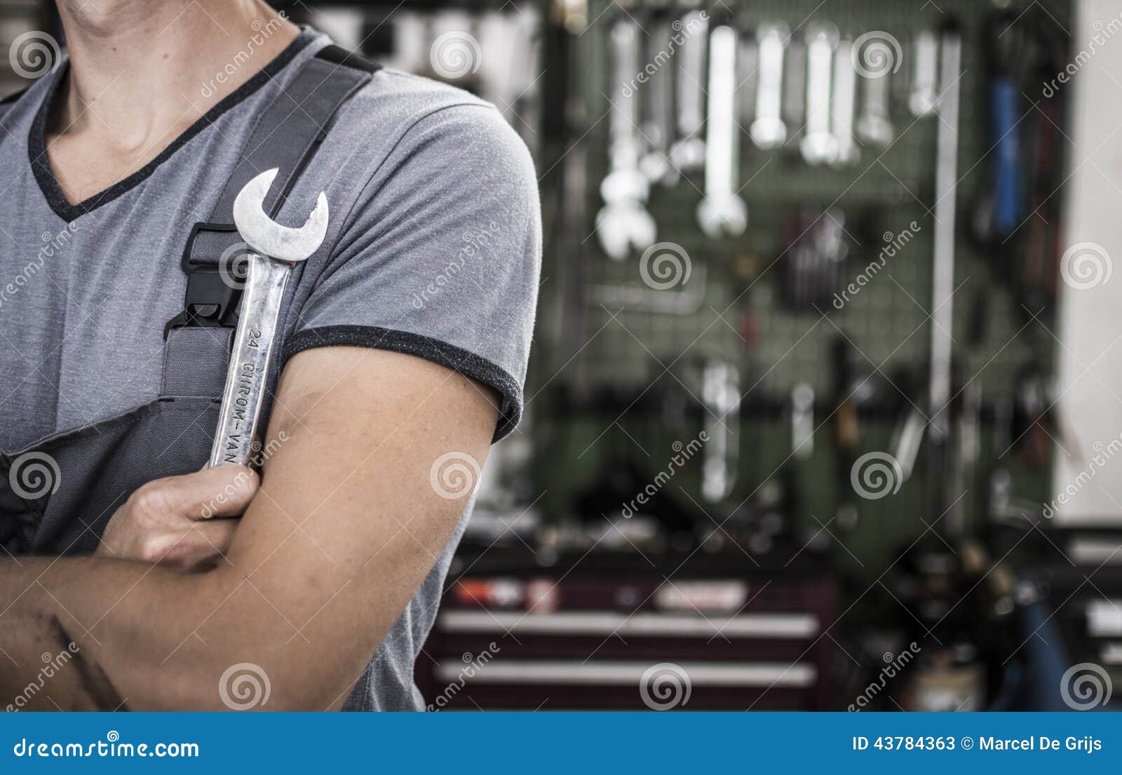 Car mechanic stock image. Image of self, person, automotive - 43784363