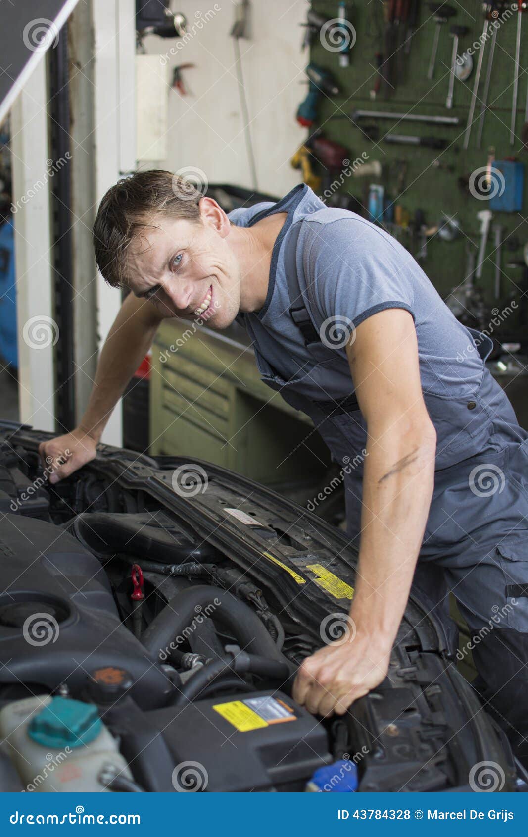 Car mechanic stock photo. Image of friendly, repair, automotive - 43784328