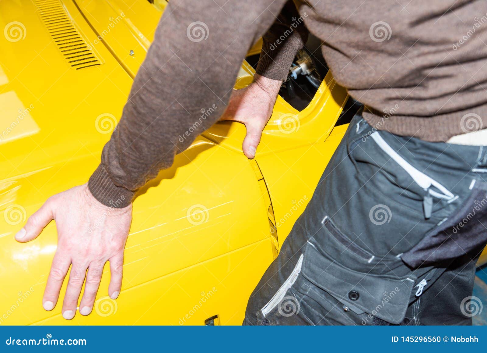 Car Mechanics Align the Bonnet Correctly when Assembling - Serie Repair ...
