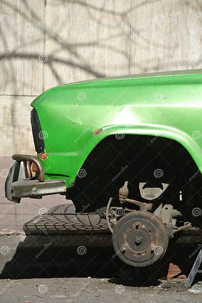 Car missing a wheel stock image. Image of green, transportation - 32777175