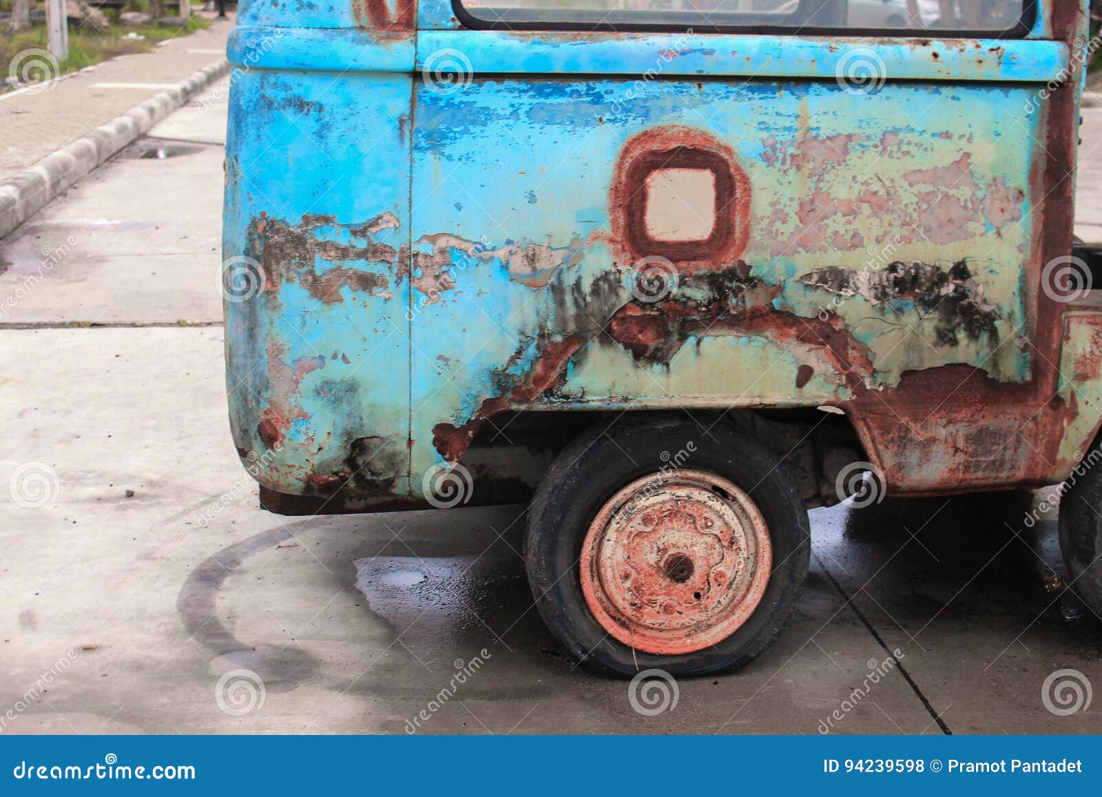 Car Old Rusty with Flat Tire of Abandoned Stock Photo - Image of auto ...