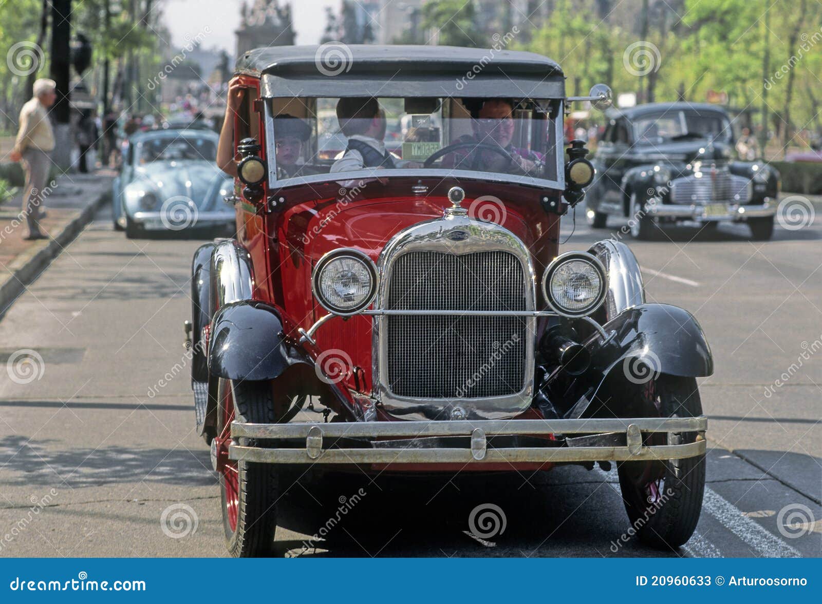 Car parade editorial stock photo. Image of city, people - 20960633